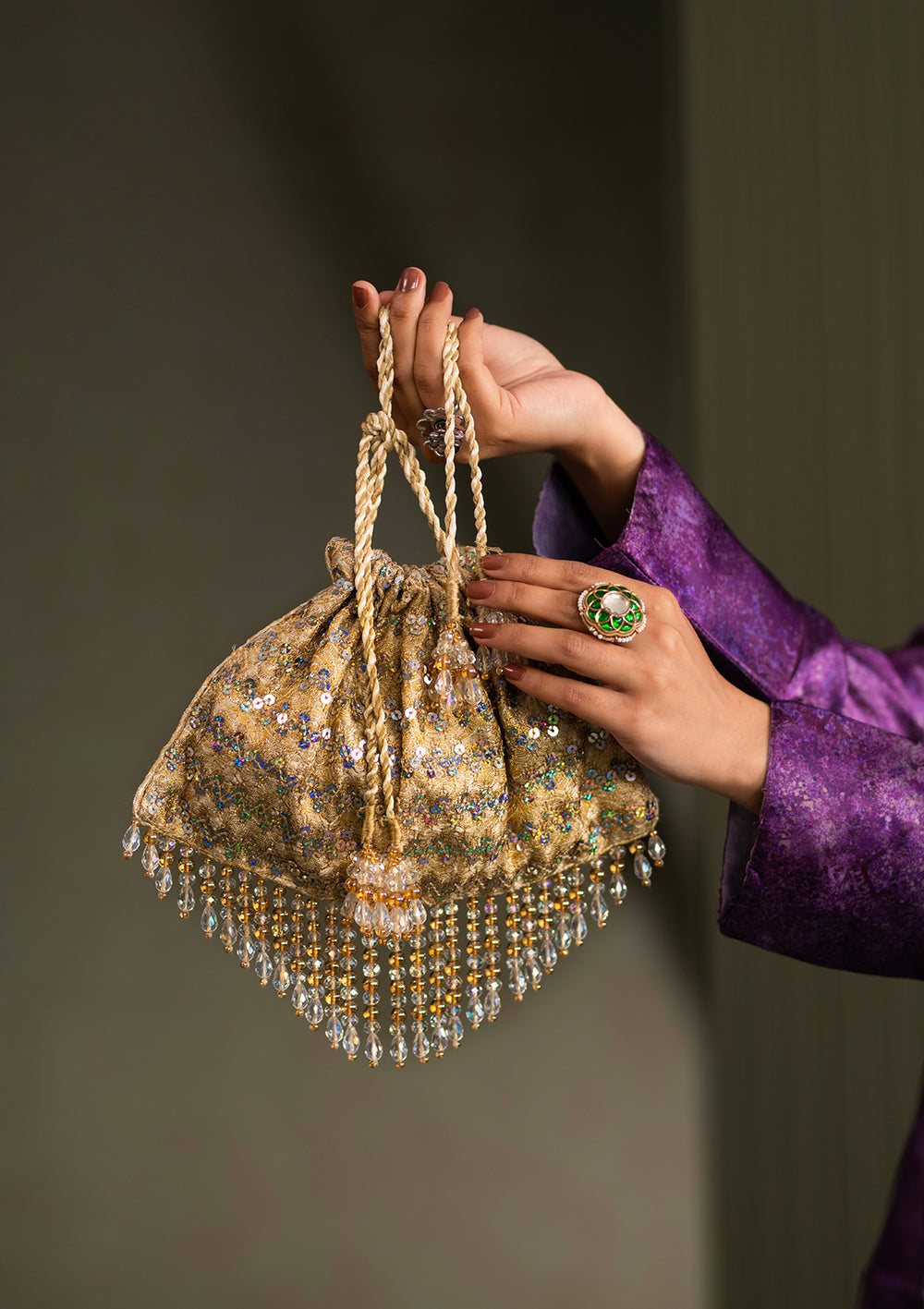 Ready-to-Wear: Elegant Collections in Premium Fabrics for Every Style